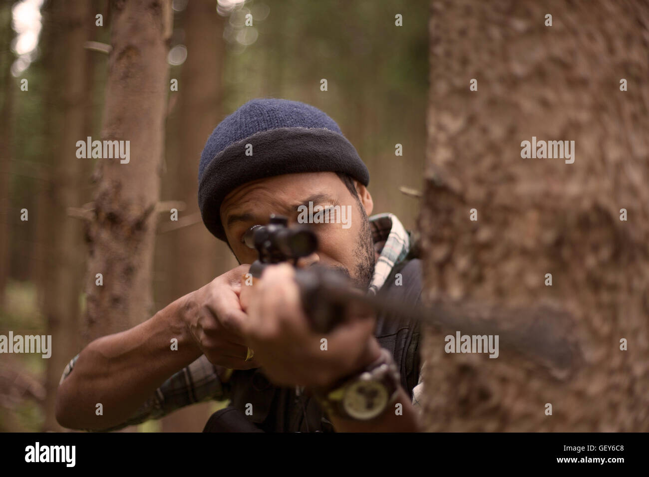 African american hunter rifle hi-res stock photography and images - Alamy