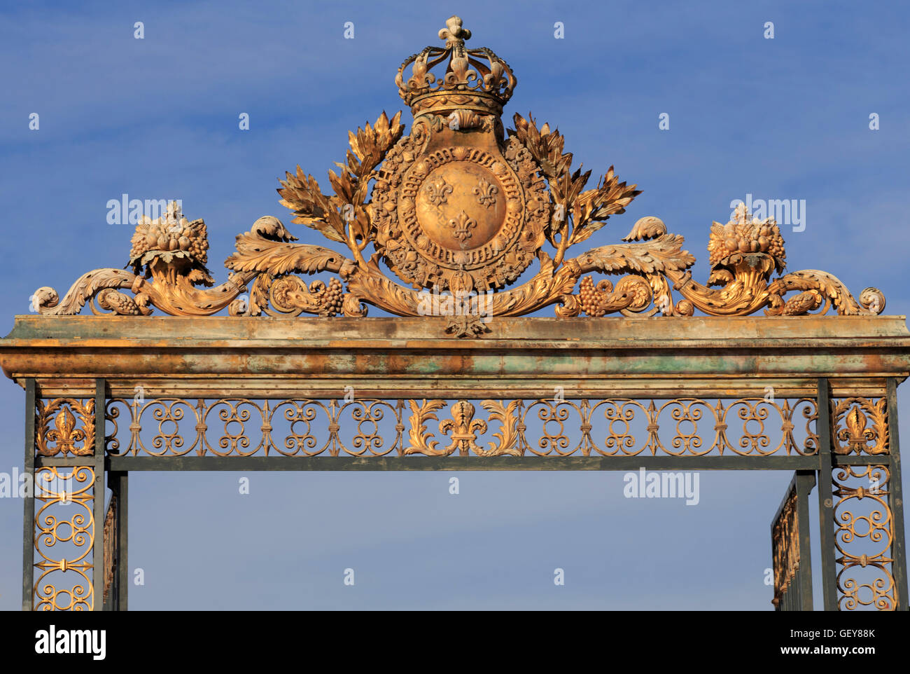 The ornate golden entrance gates to the Chateau Versaille on the ...