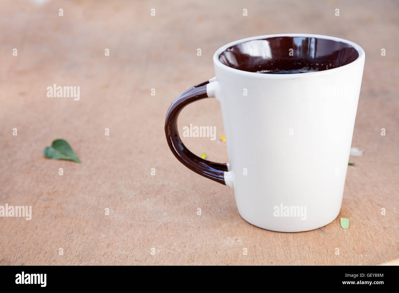 coffee Mug, empty space to the left handside Stock Photo - Alamy