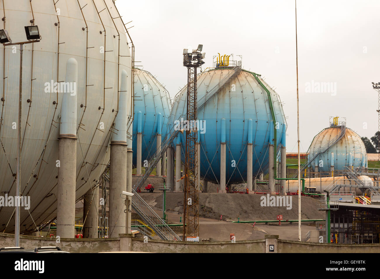 Old gas storage tank hi-res stock photography and images - Alamy