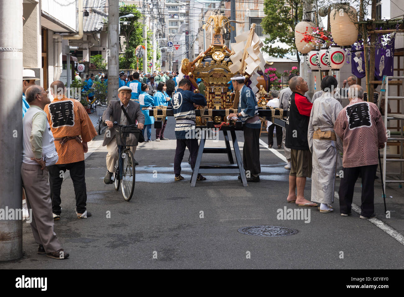 People prepare a portable shrine in a side street close to the senso-ji ...