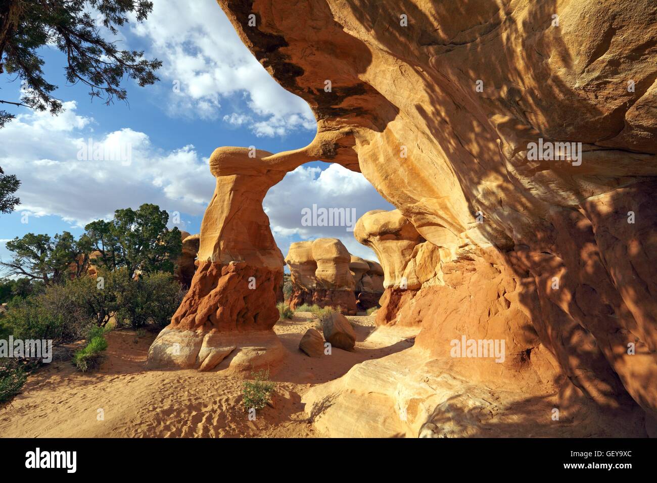 geography / travel, USA, Utah, Metate Arch, Devils Garden, Grand ...