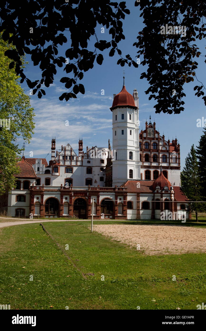 Basedow castle hi-res stock photography and images - Alamy