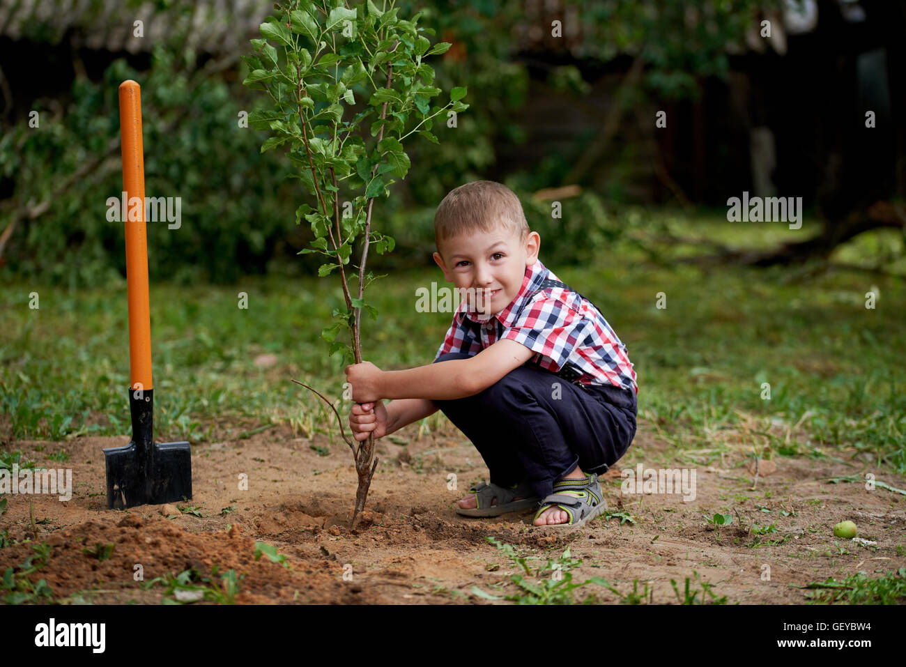 Kid digging hi-res stock photography and images - Alamy