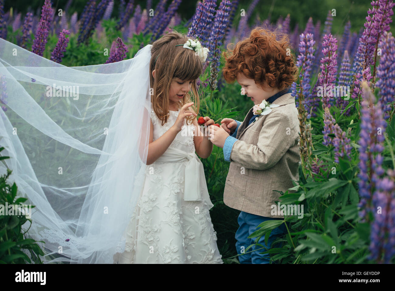 Bride and groom with child hi-res stock photography and images - Alamy