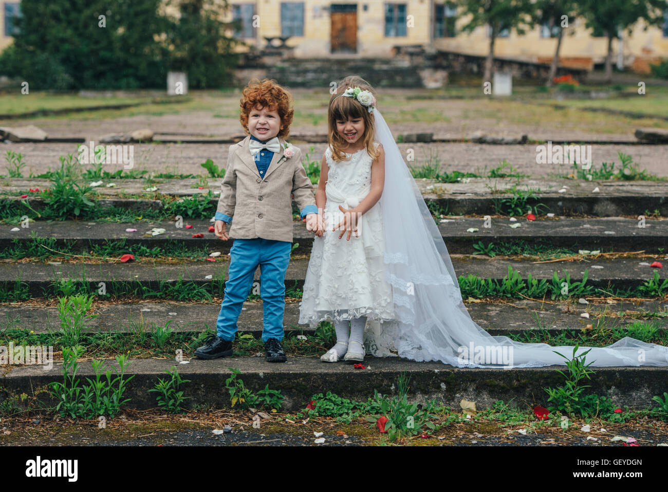 Bride and groom with child hi-res stock photography and images - Alamy