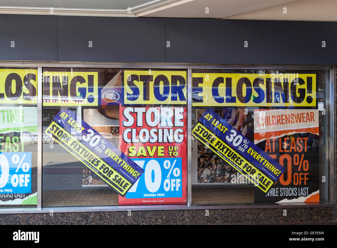 Shop Closed Closure Notice Stock Photos & Shop Closed Closure Notice ...