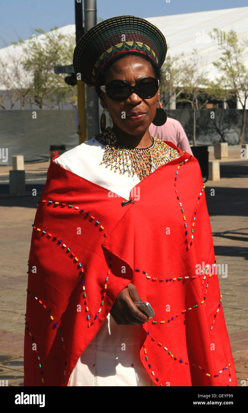 African traditional lady hi-res stock photography and images - Alamy