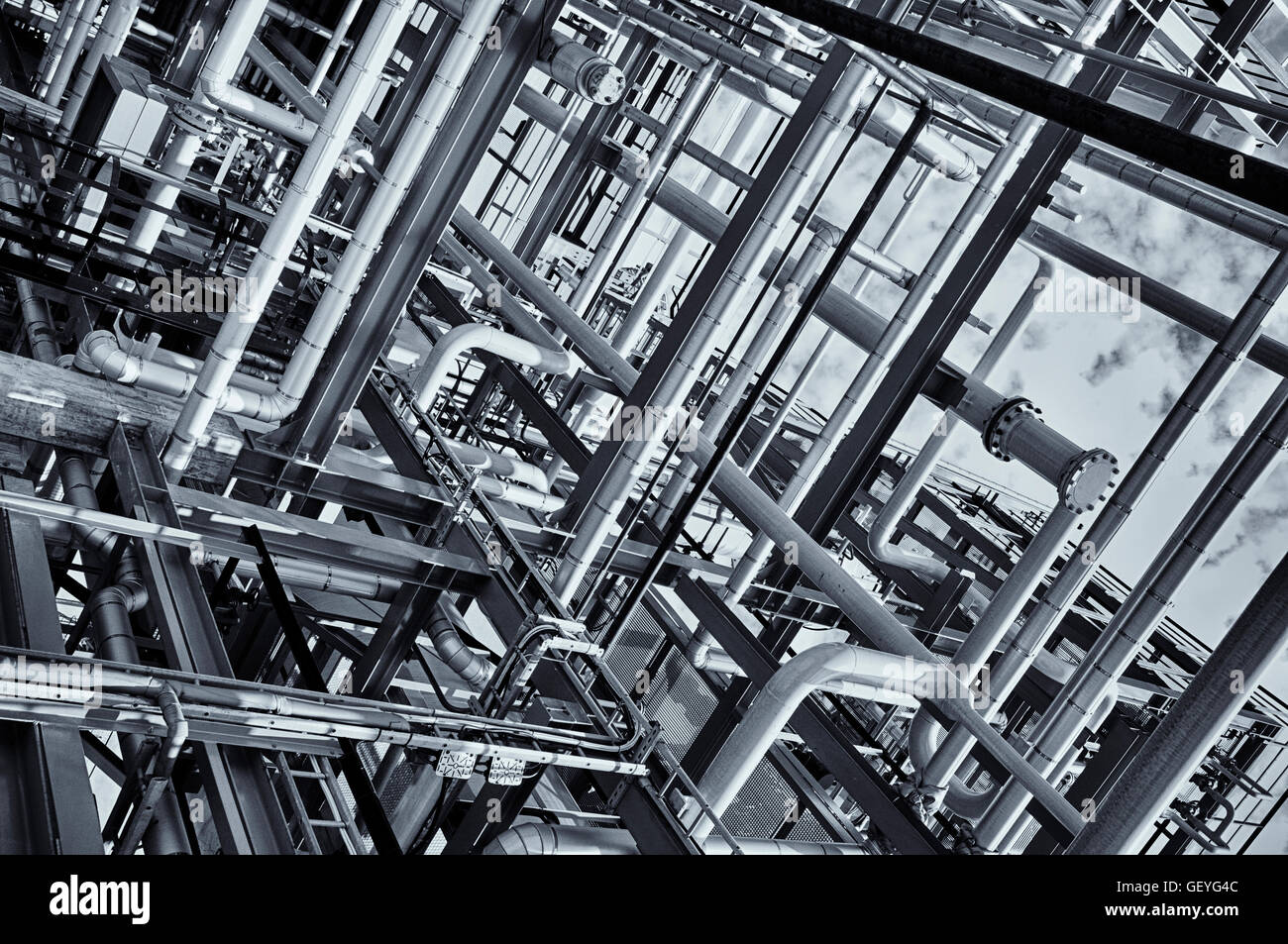 refinery pipelines inside oil and gas refinery Stock Photo - Alamy