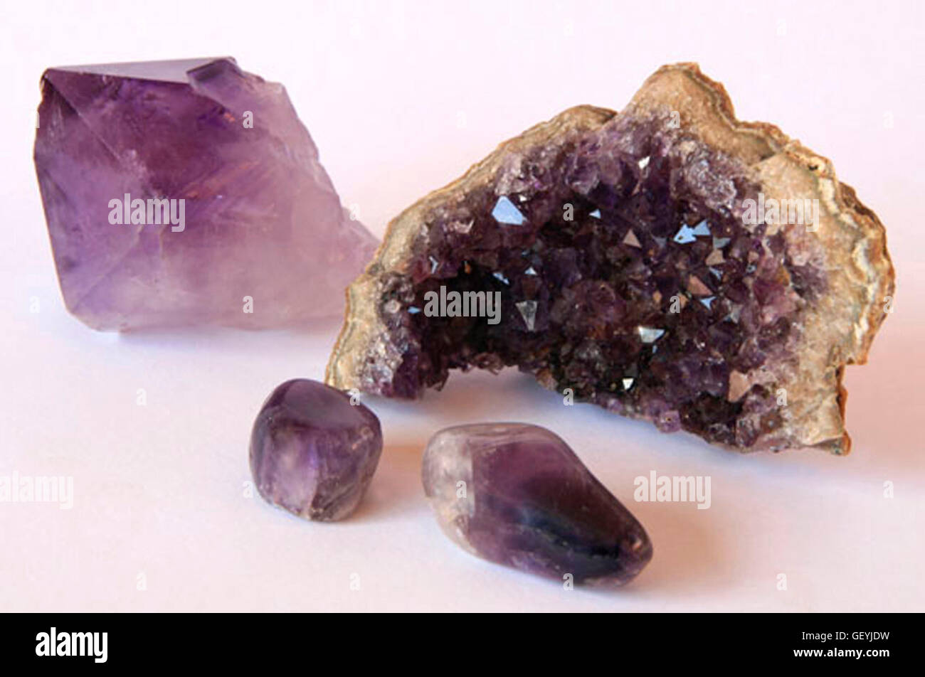Amethyst quartz crystal hi-res stock photography and images - Alamy