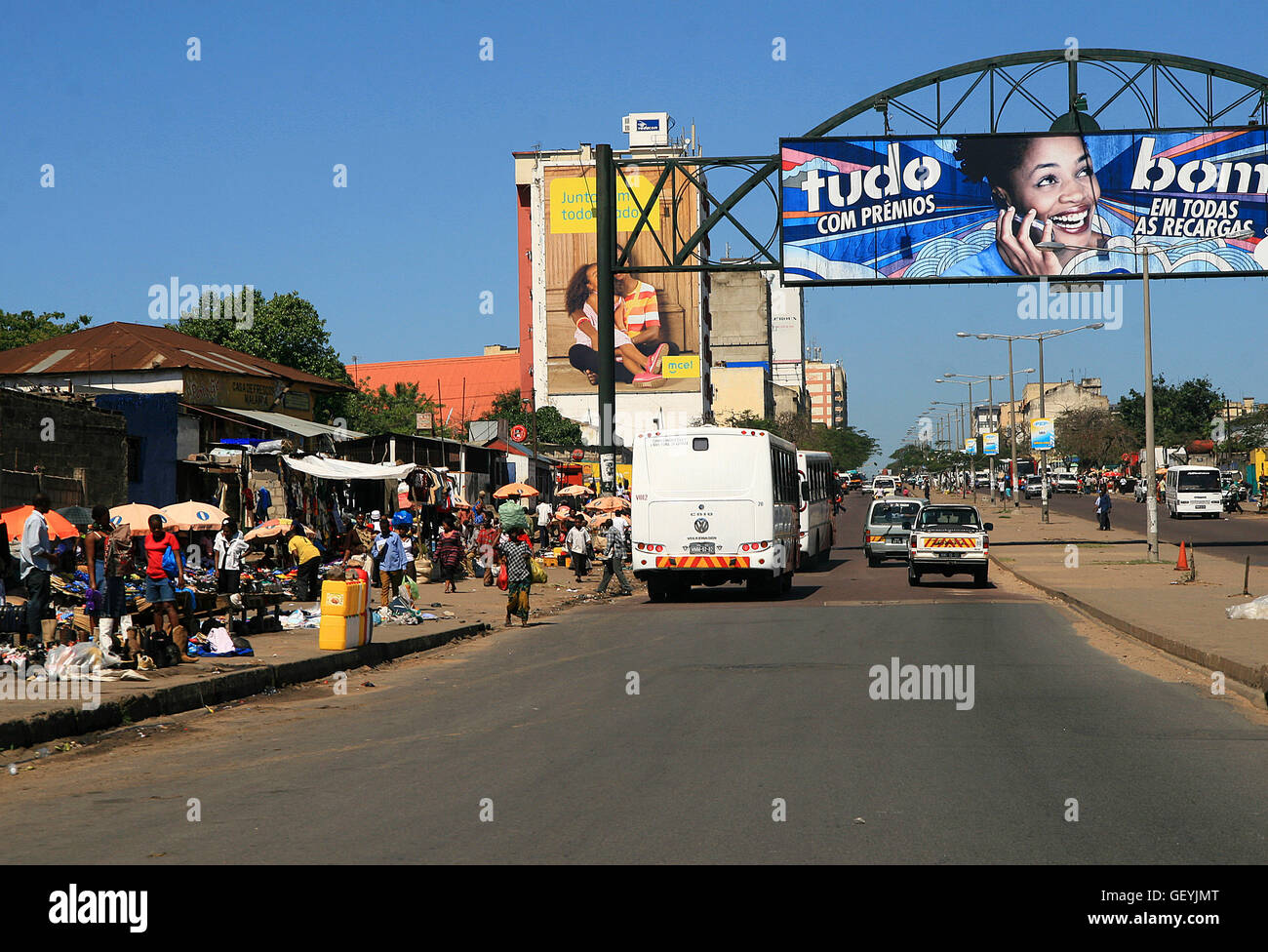Divided carriageway hi-res stock photography and images - Alamy