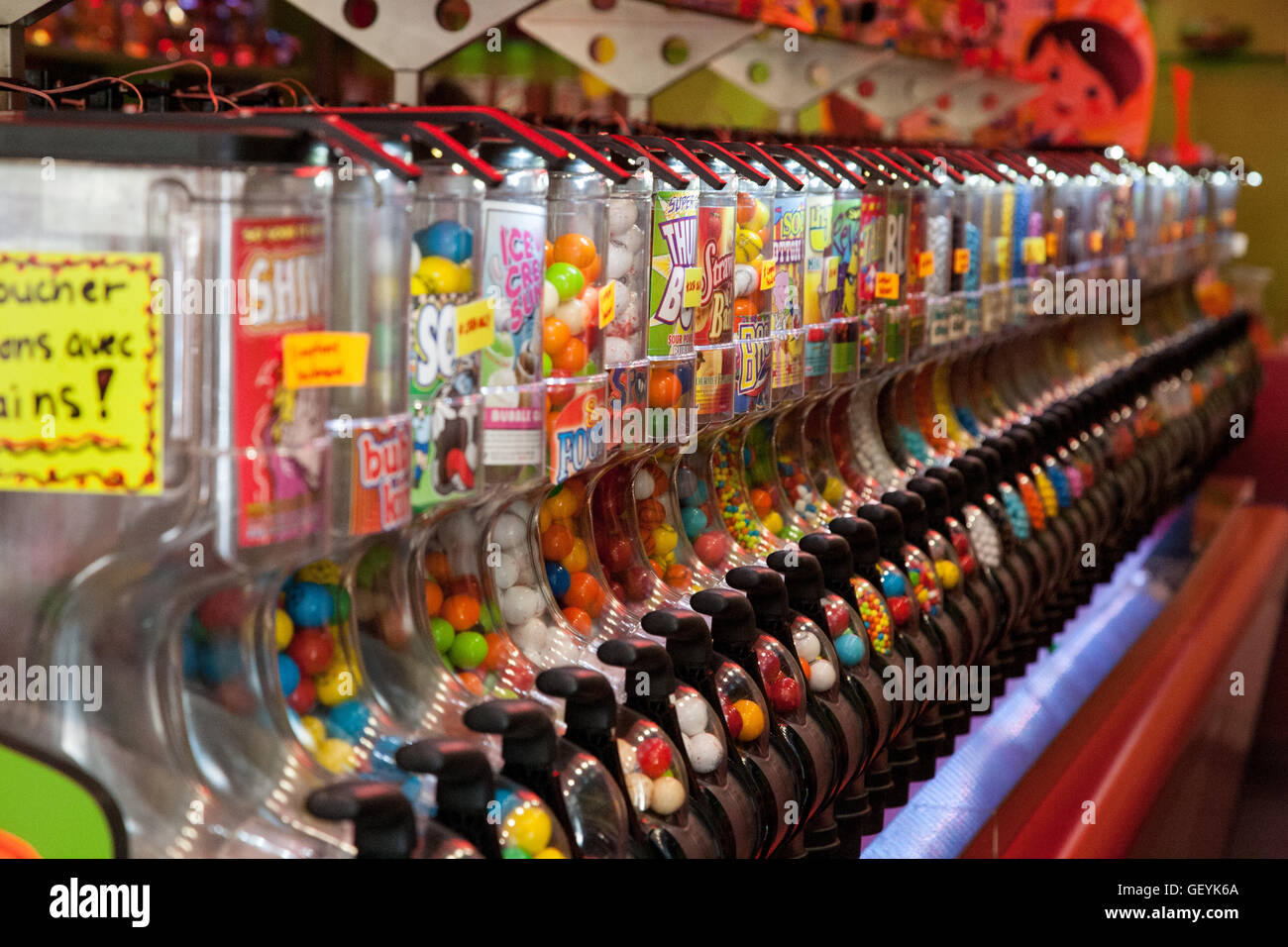 Gumball machines hi-res stock photography and images - Alamy