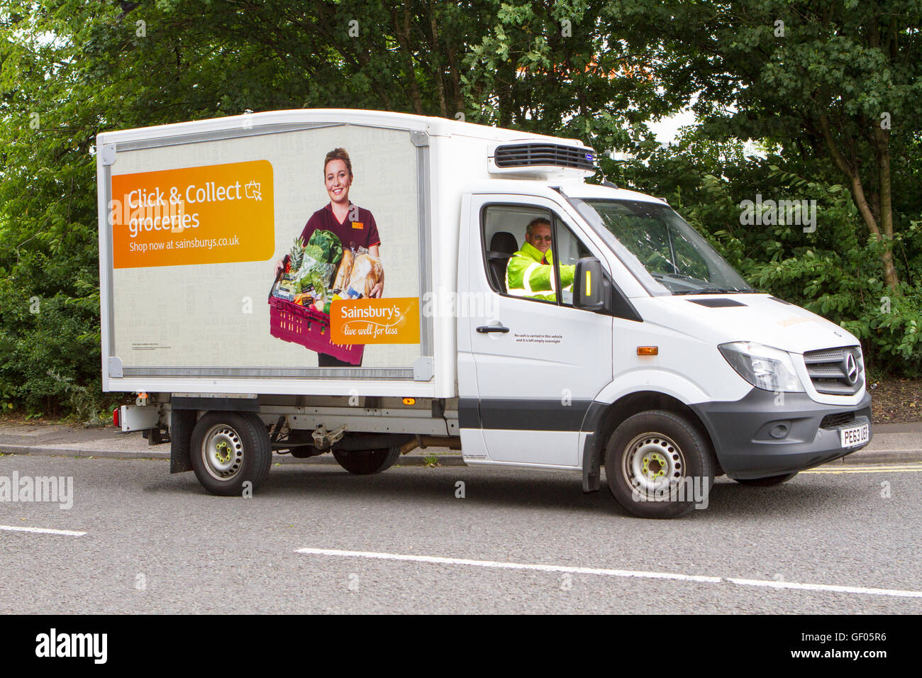Sainsburys home delivery van outside hi-res stock photography and ...