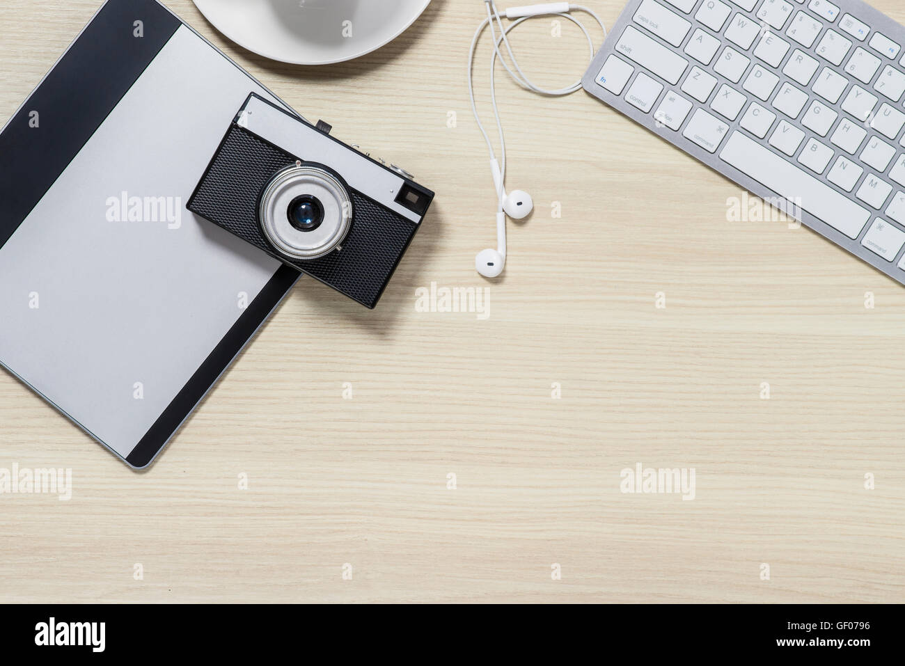 Top view of photo camera lying on the table Stock Photo - Alamy