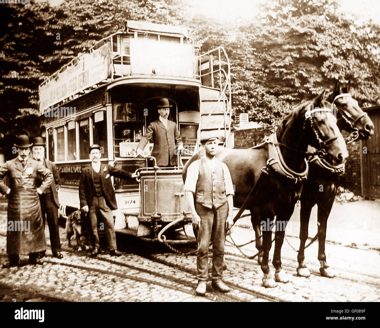 A London horse bus - Victorian period Stock Photo - Alamy