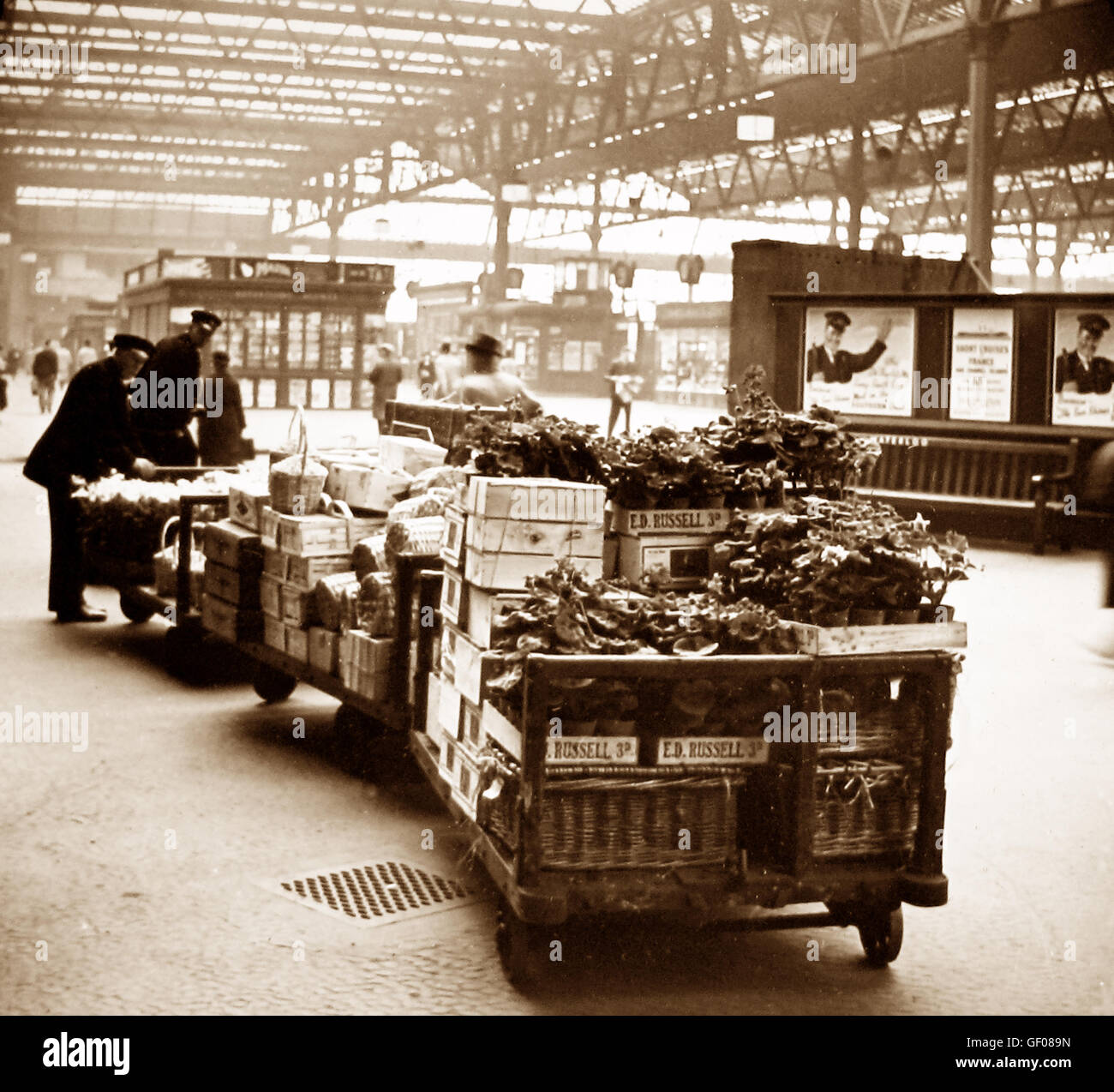 London waterloo station london railway hi-res stock photography and ...