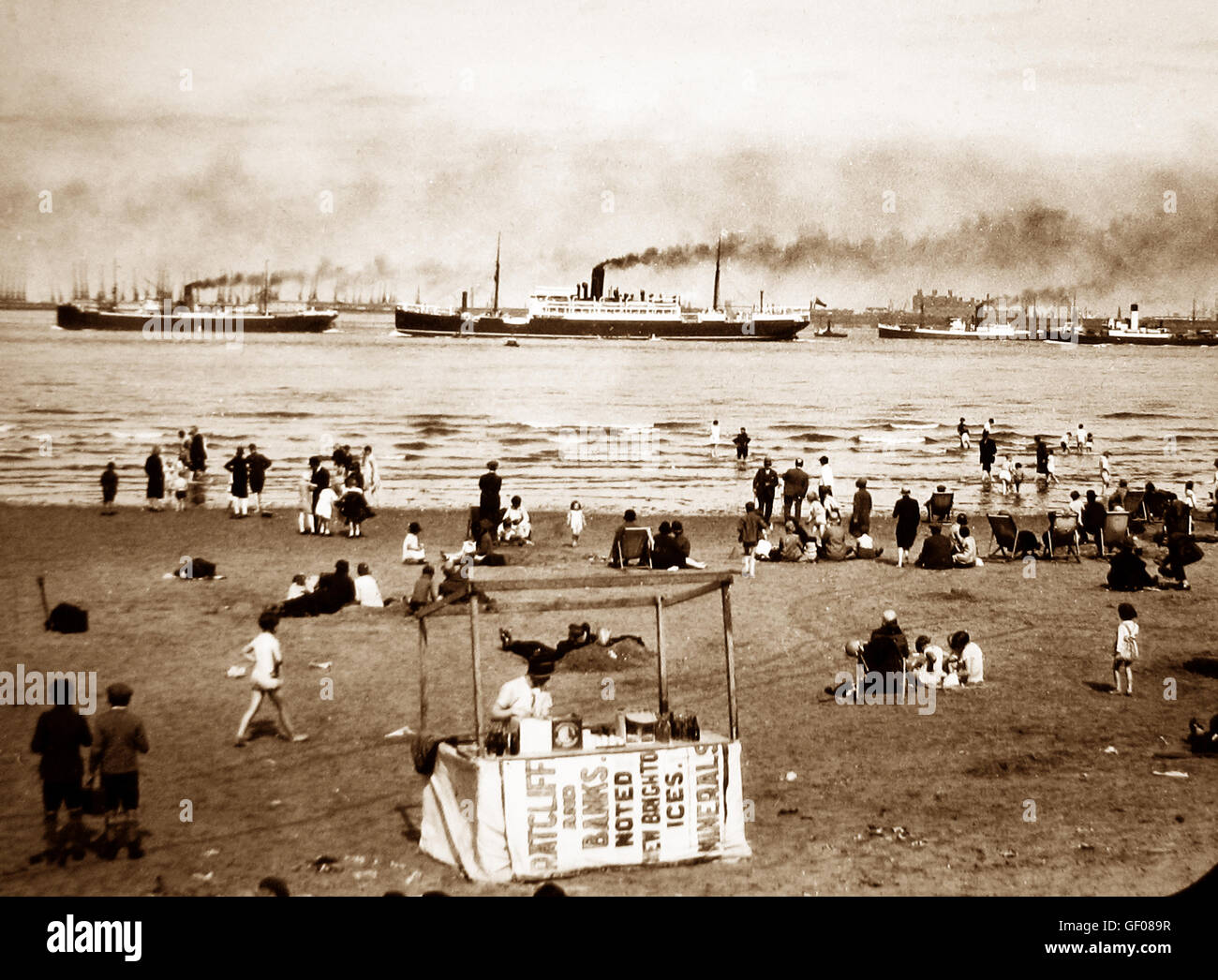 New brighton wirral old hi-res stock photography and images - Alamy