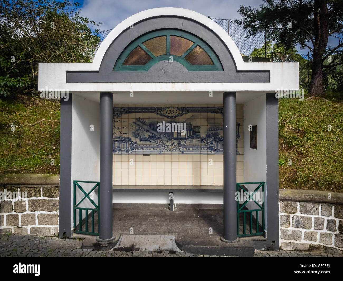 Floral bus stop hi-res stock photography and images - Alamy