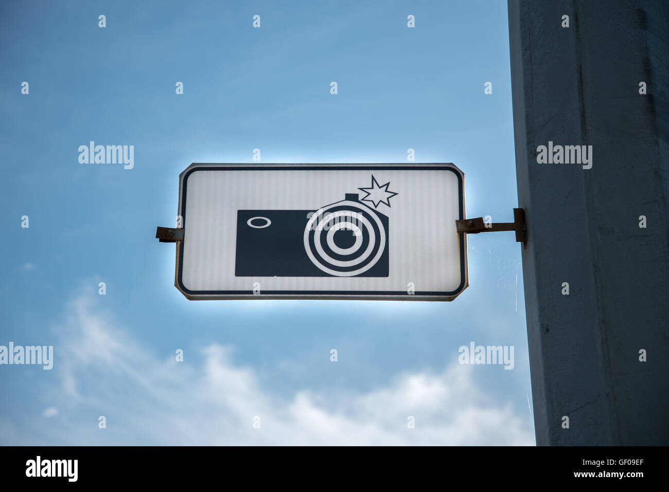 Road sign cctv hi-res stock photography and images - Alamy
