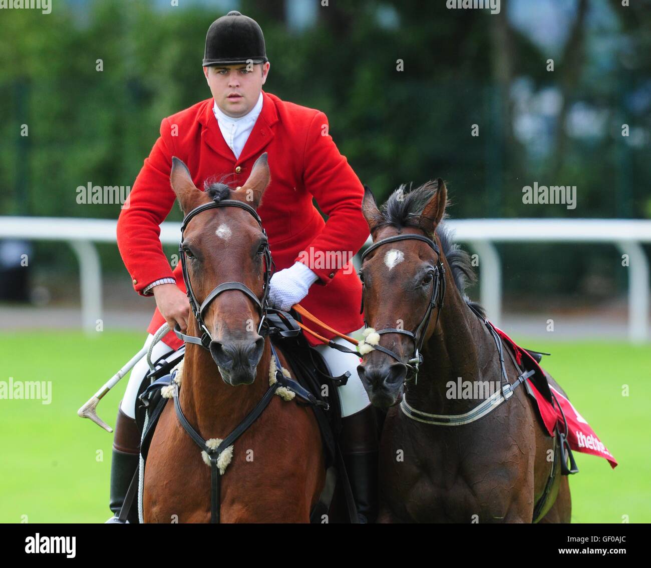 Huntsman James Tighe brings home the loose Crystal Pearl after the Tote ...