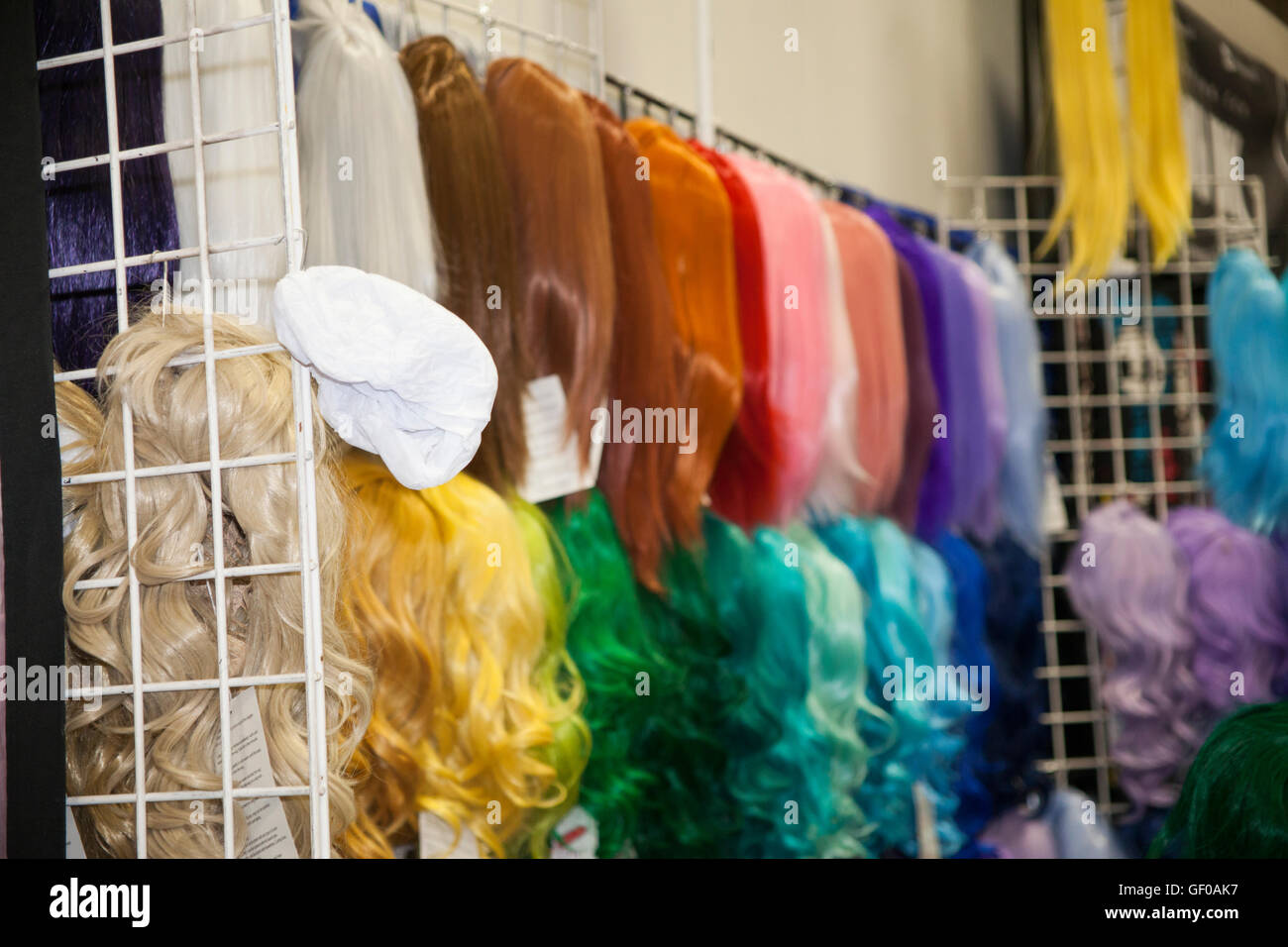 Vendors and displays on the convention floor at San Diego Comic Con ...