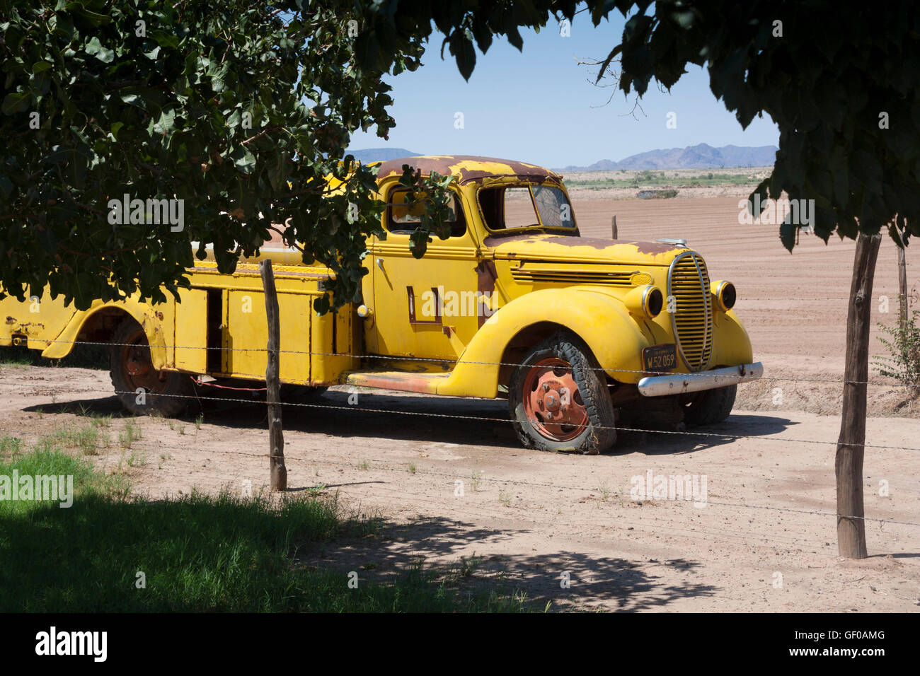 1930s yellow ford pick up fire hi-res stock photography and images - Alamy