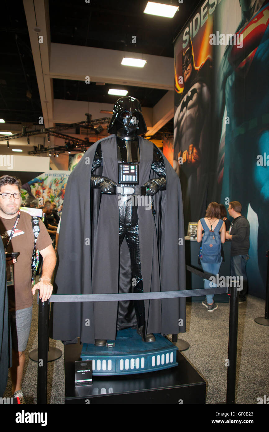 Life sized replicas of Star Wars character costumes Boba Fett, Darth ...