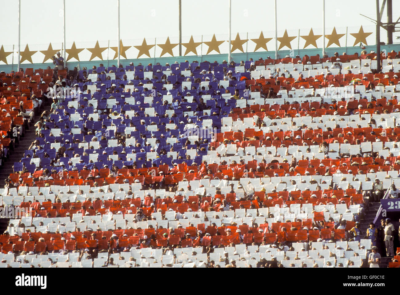 Stadium sports crowd hi-res stock photography and images - Alamy