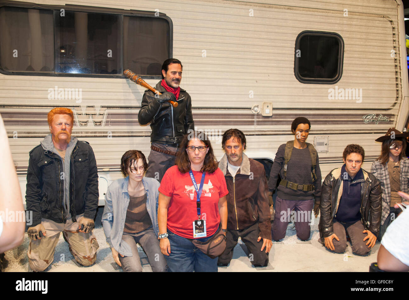 The walking dead cast hi-res stock photography and images - Alamy