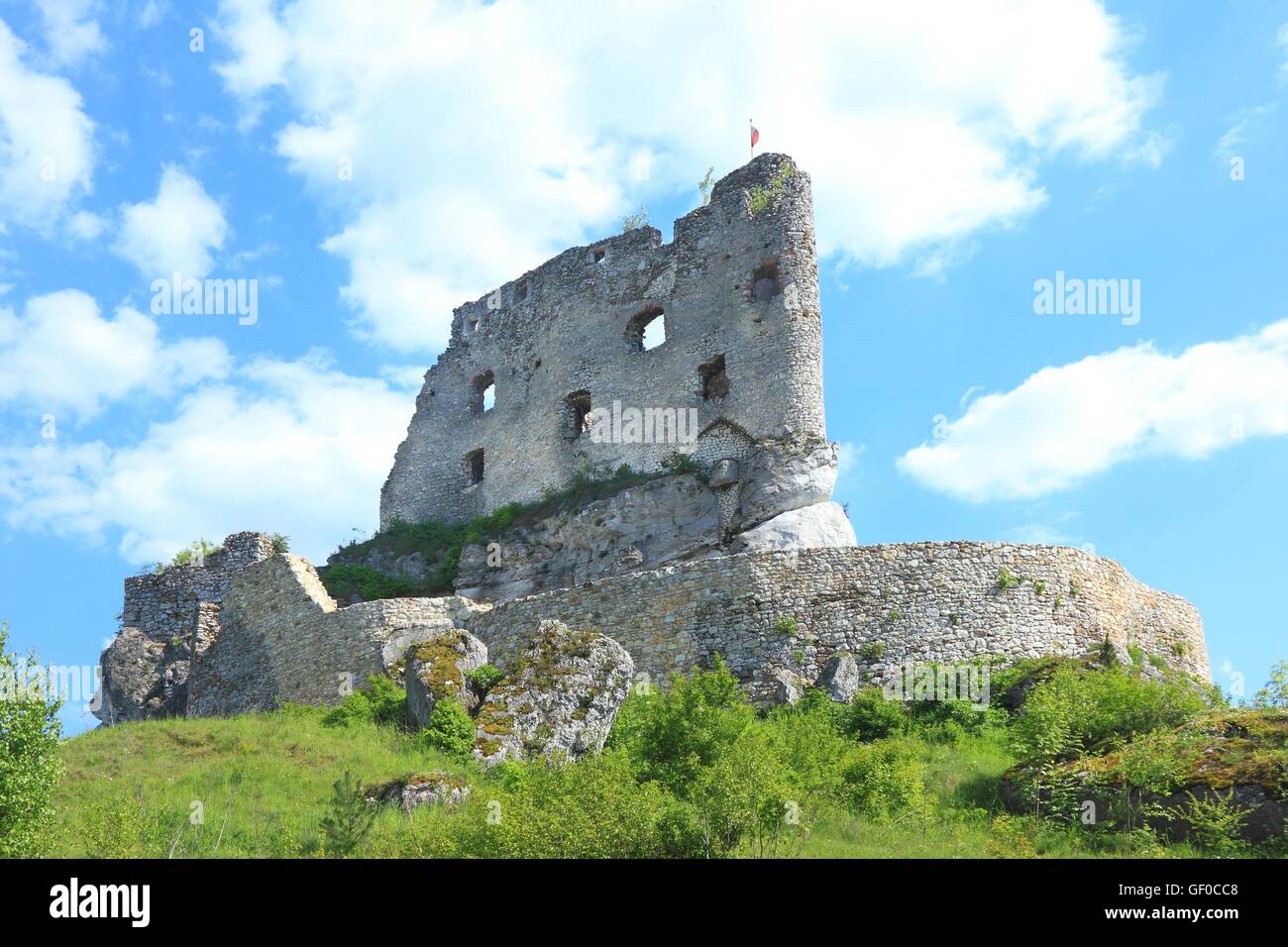 Castle tower ruined hi-res stock photography and images - Alamy