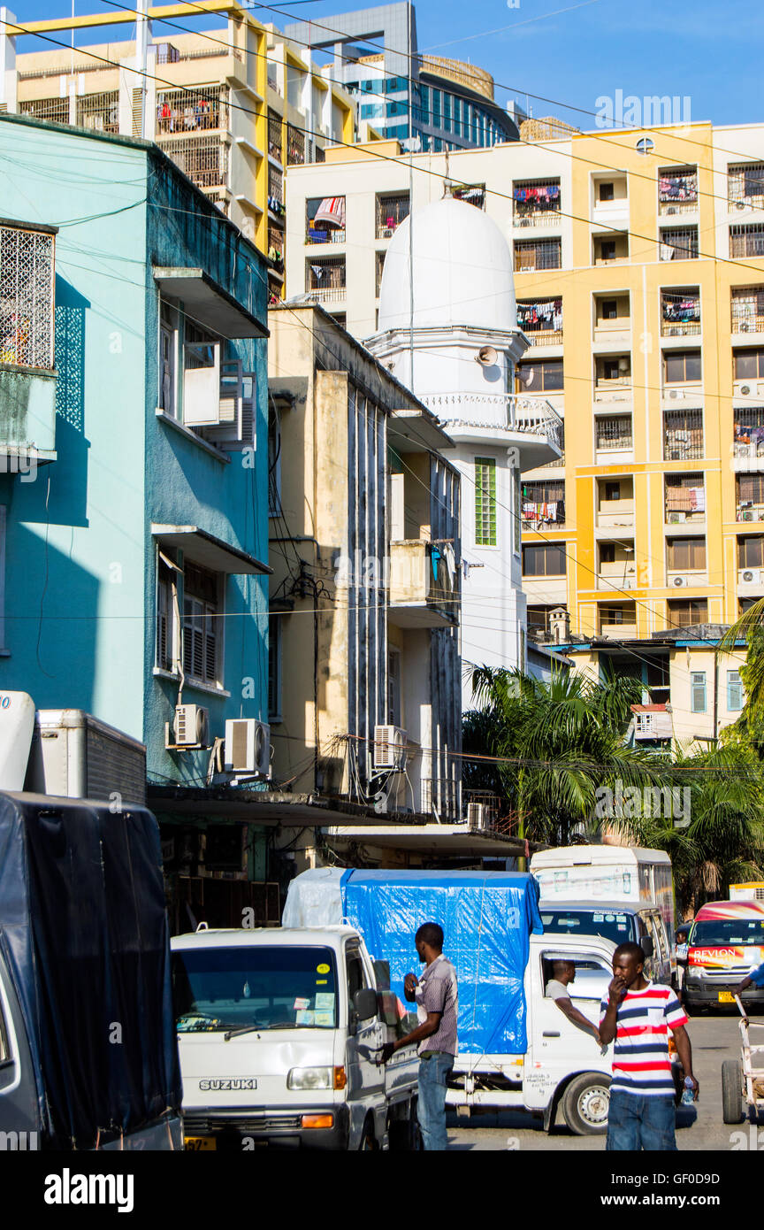 Street scene with mosque, Kisutu, Dar-es-Salaam, Tanzania Stock Photo ...