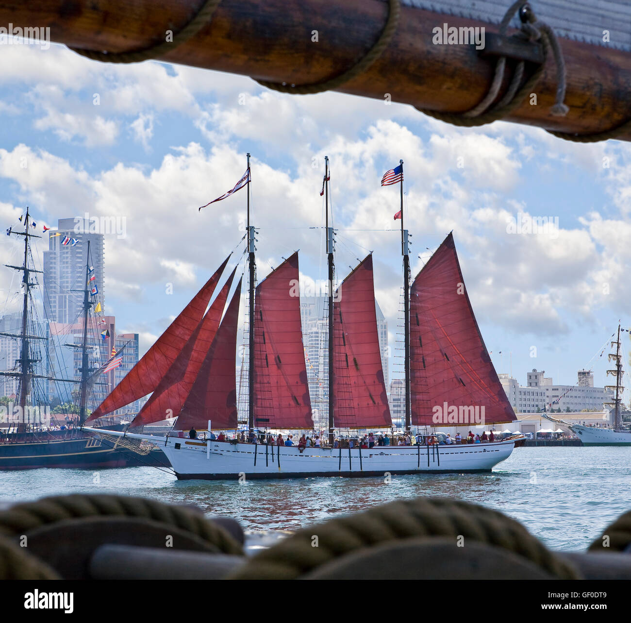 Tall ship pride hi-res stock photography and images - Alamy