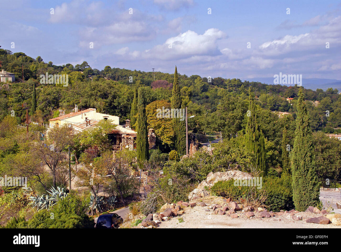 Village provencale hi-res stock photography and images - Alamy