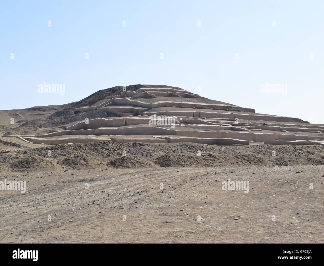 Cahuachi ceremonial center of Nazca civilization Stock Photo - Alamy