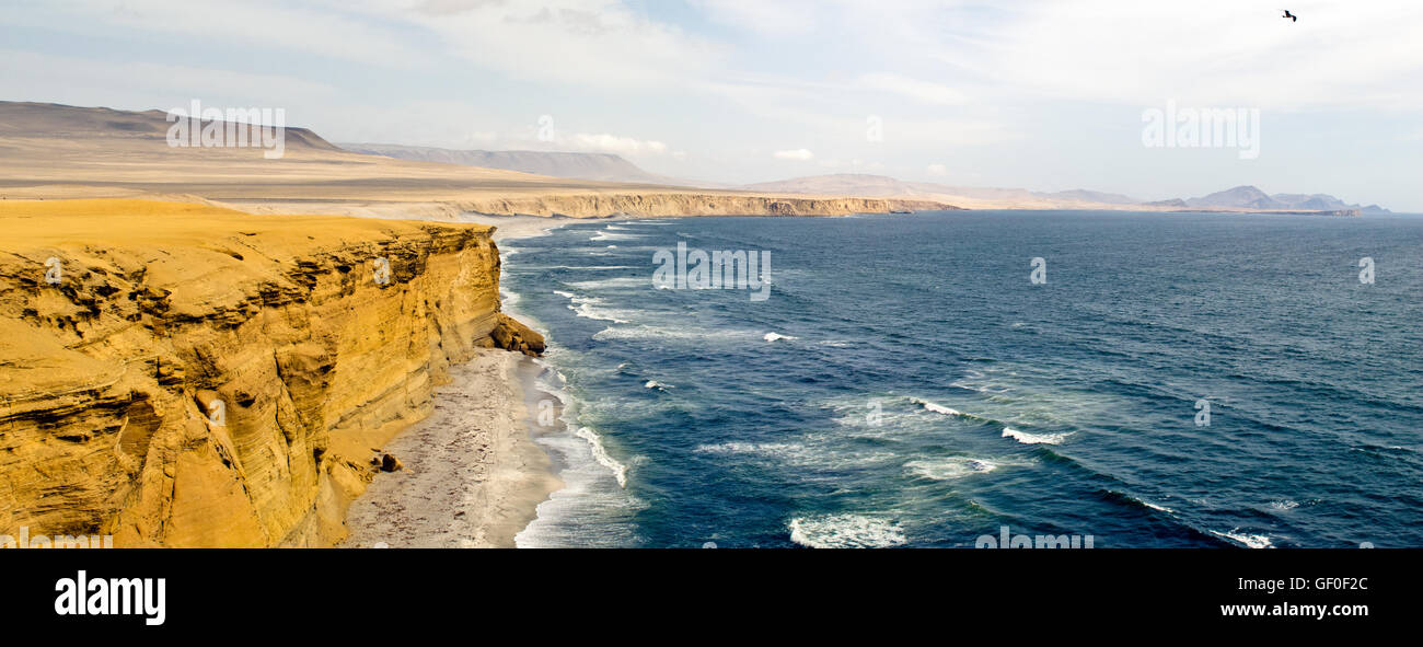 The panoramic coastal line of Paracas Nature Reserve Stock Photo - Alamy