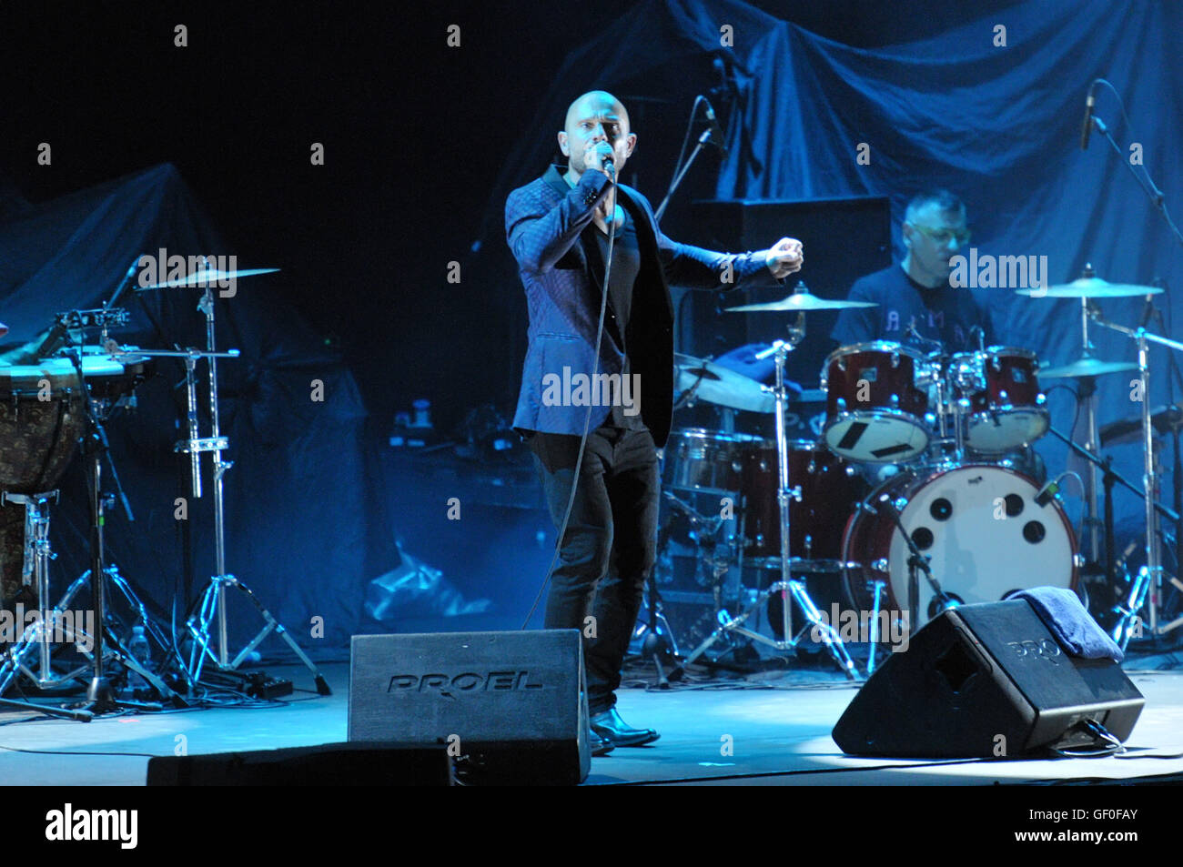 Almamegretta with Raiz opened the concert of Massive Attack in Naples ...