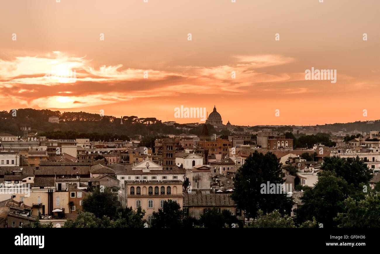 Rome intense sunset. Cityscape panorama twilight Stock Photo - Alamy