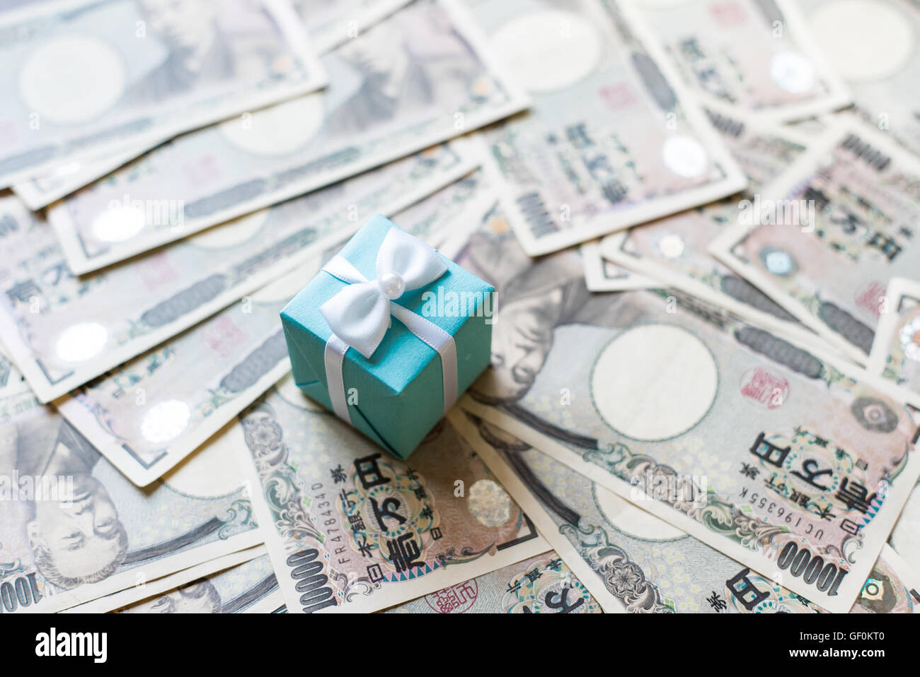 Present box and ten thousands japanese yen bills Stock Photo - Alamy