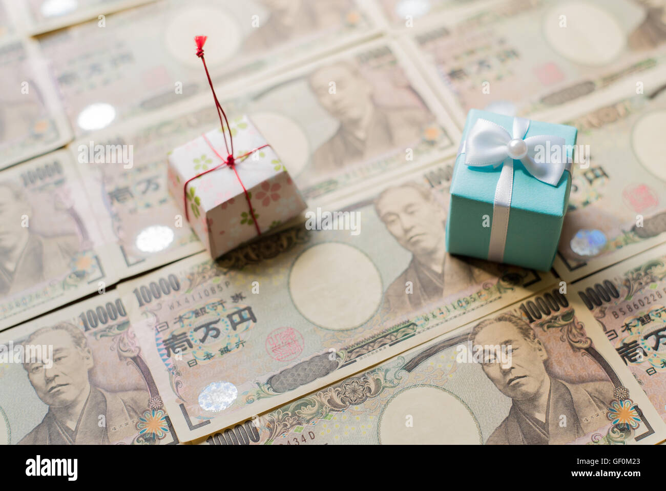 Present box and ten thousands japanese yen bills Stock Photo - Alamy