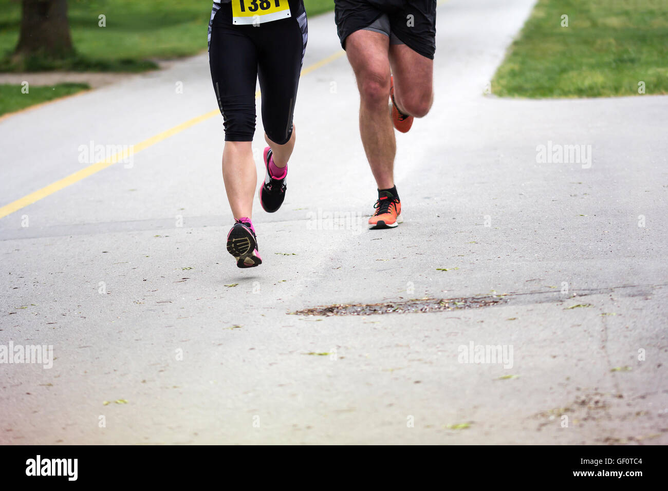 Couple running race hi-res stock photography and images - Alamy