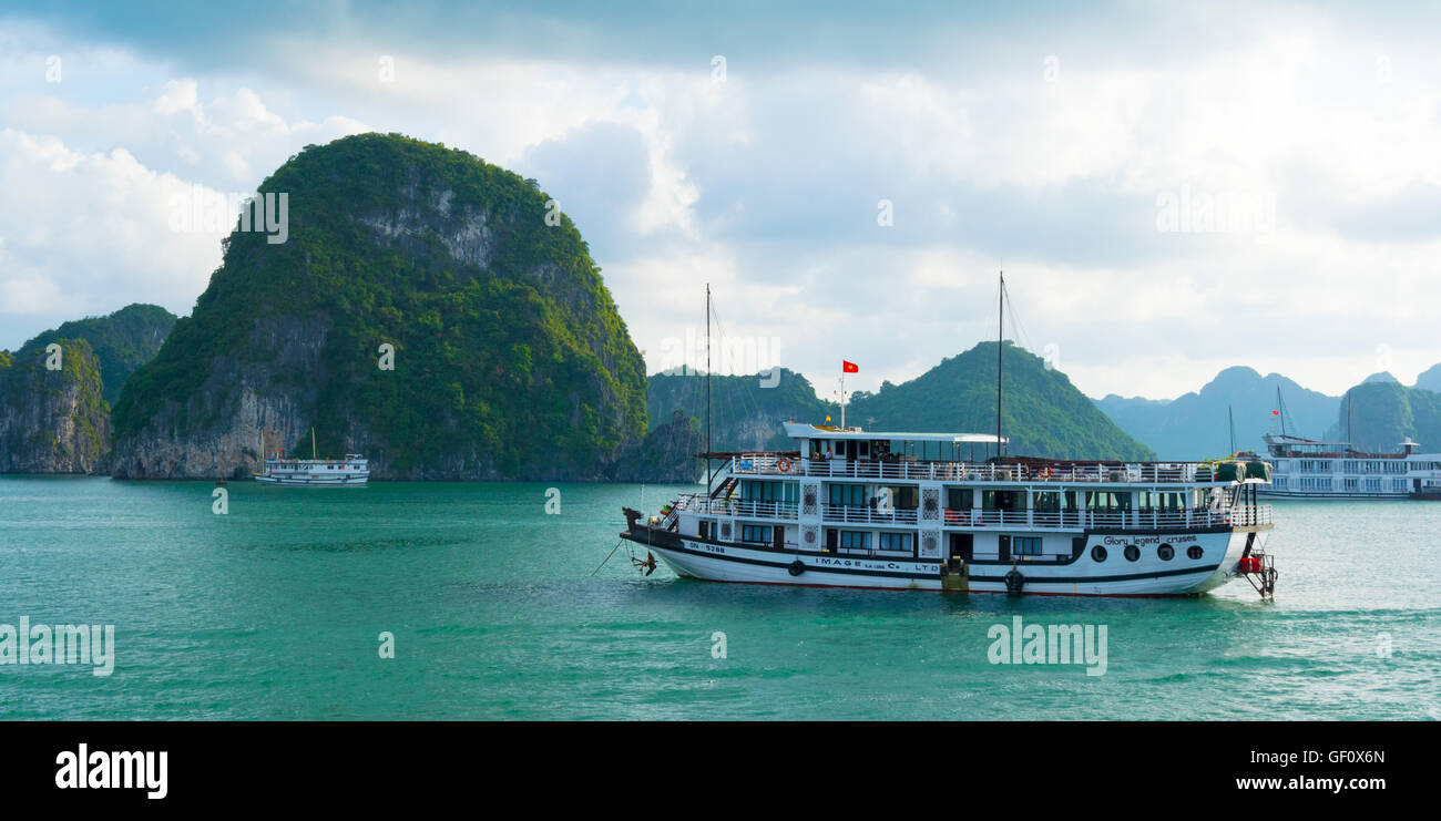 Asia Islands Summer Boat Landscape Stock Photo - Alamy