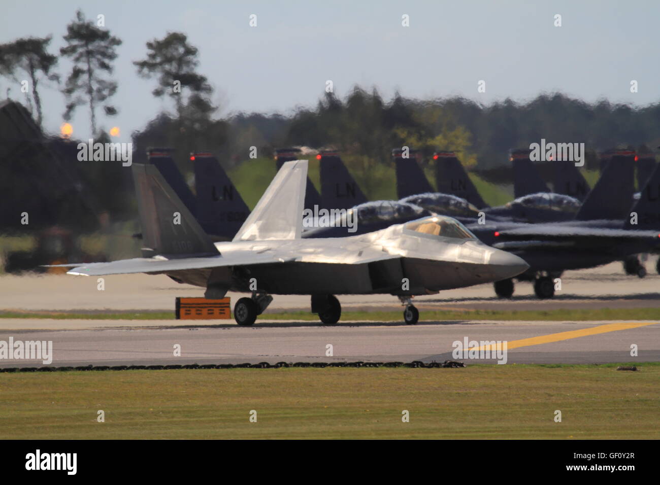 F-22 Raptor prepares for a flight whilst deployed to RAF Lakenheath in ...