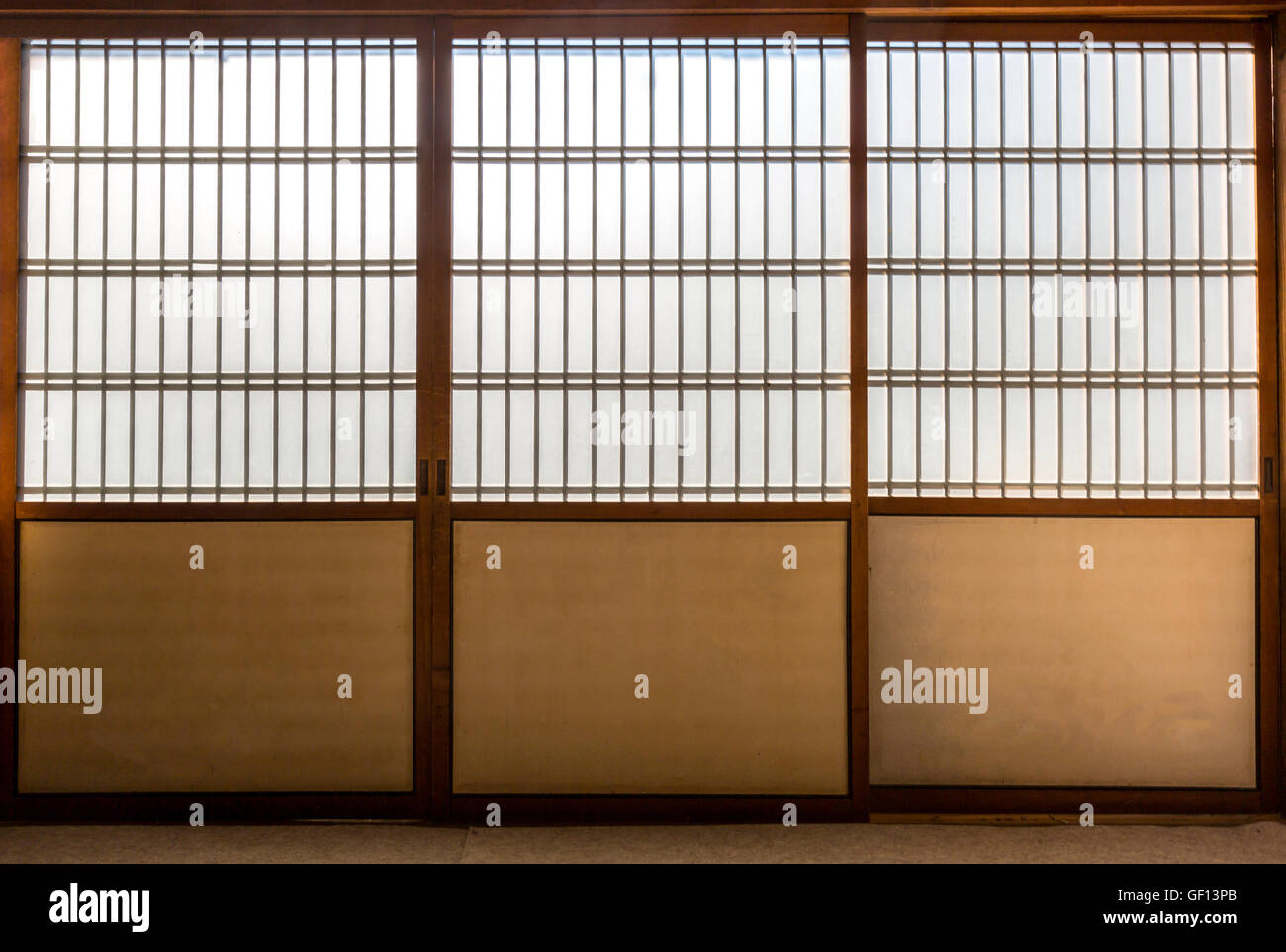 Sliding paper door hi-res stock photography and images - Alamy