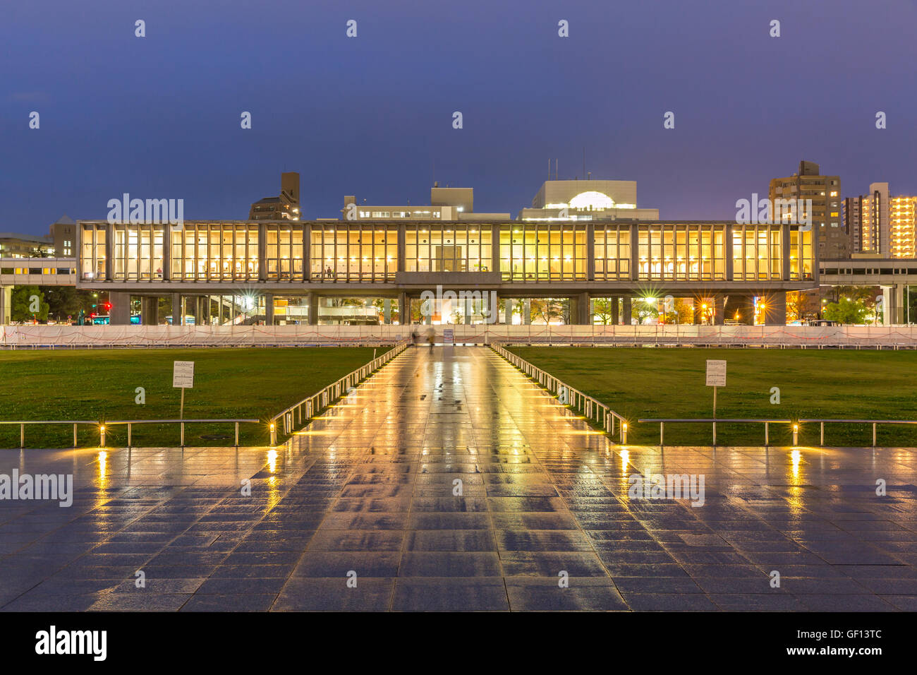 hiroshima-peace-memorial-museum-at-dusk-stock-photo-alamy