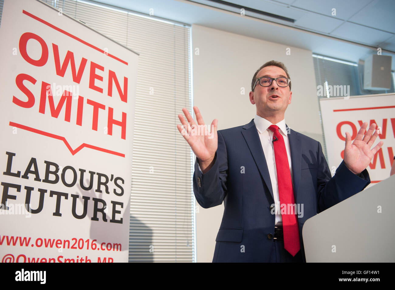 Labour leadership candidate Owen Smith MP speaks to supporters and ...