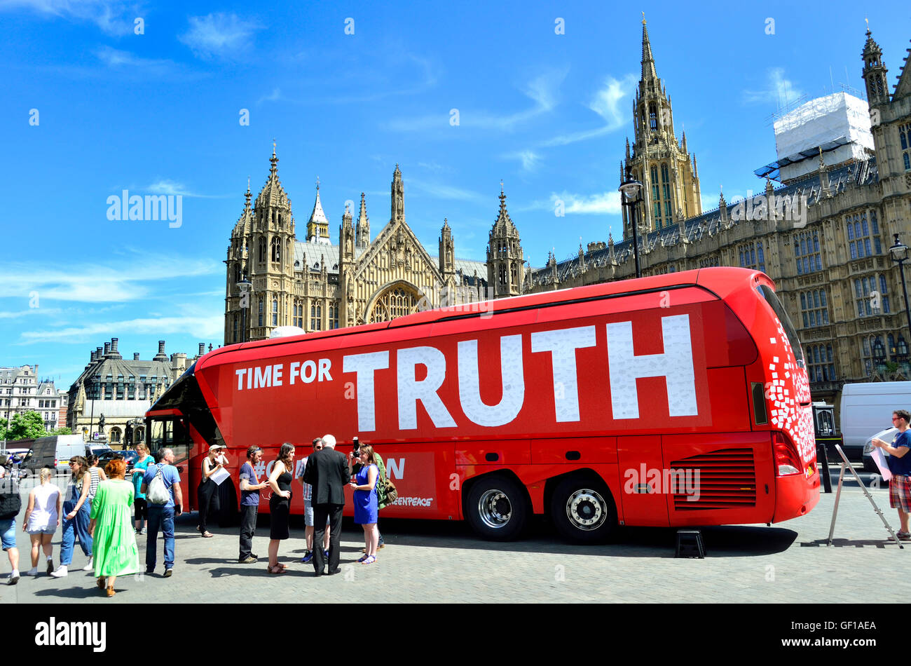 London, England, UK. 'Time For Truth' campaign bus (Greenpeace campaign ...