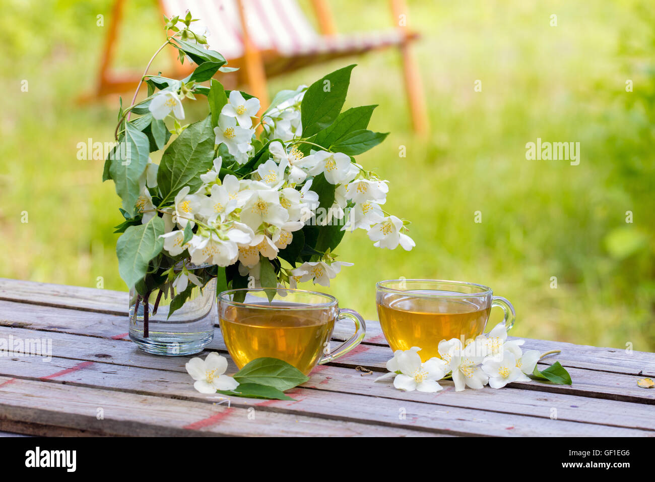 Jasmine bouquet table hi-res stock photography and images - Alamy