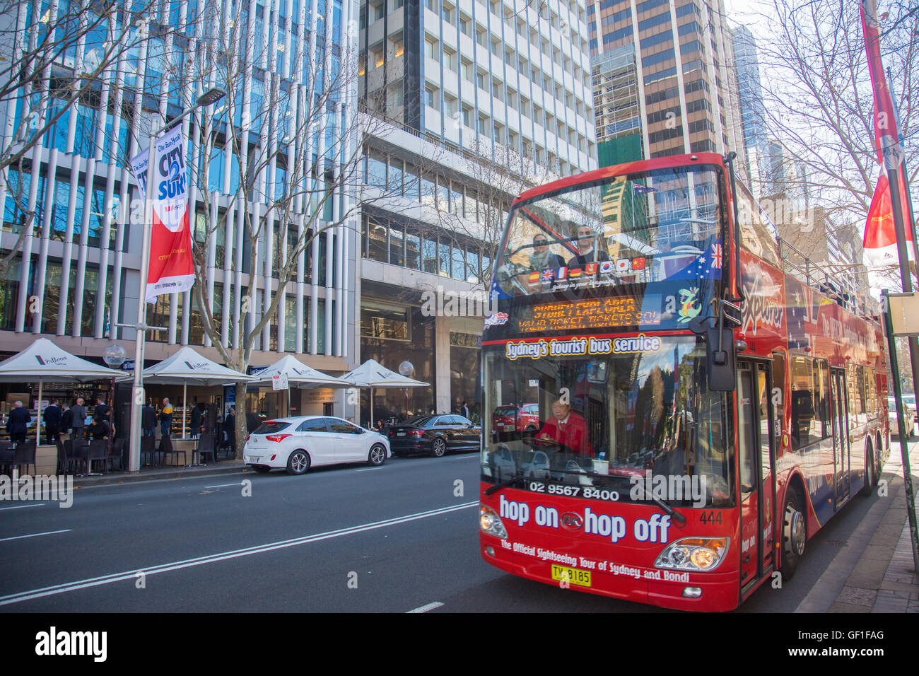 Sydney city sightseeing tourist bus hi-res stock photography and images ...