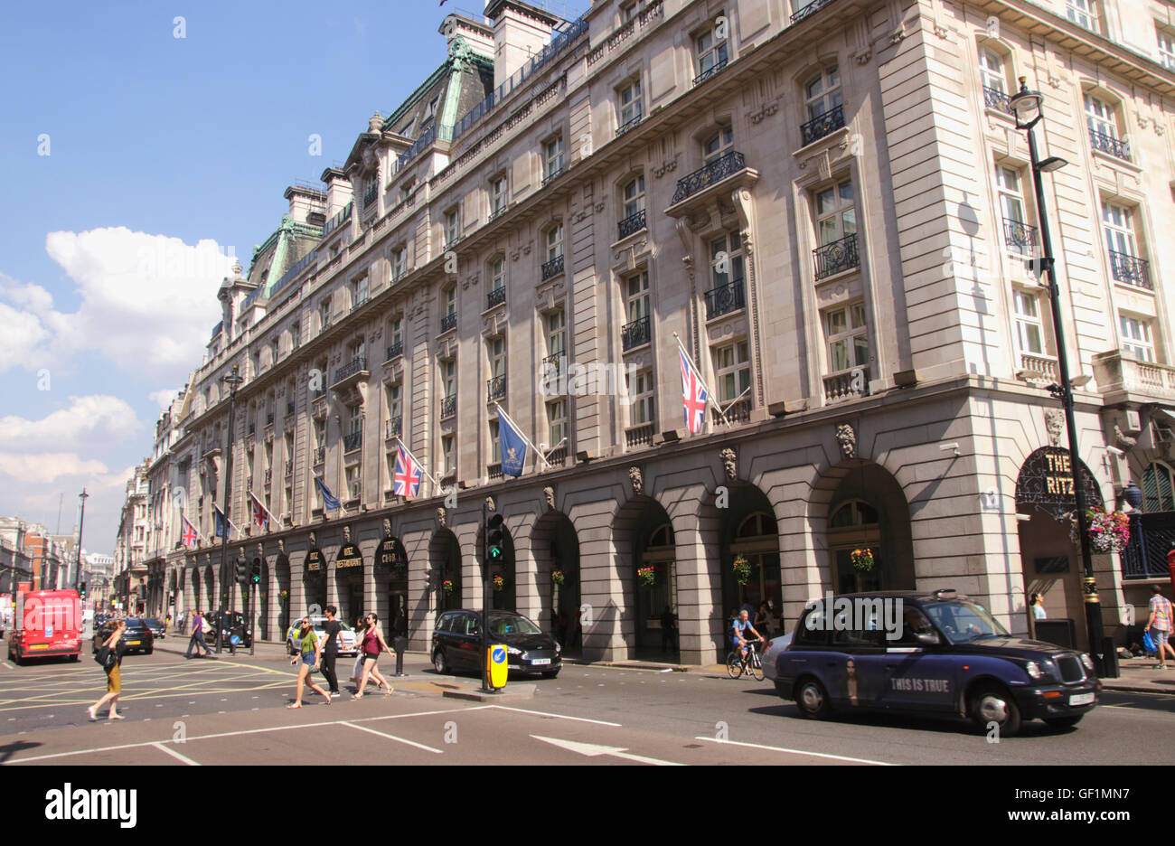 The Ritz Hotel Piccadilly London Stock Photo, Royalty Free Image ...