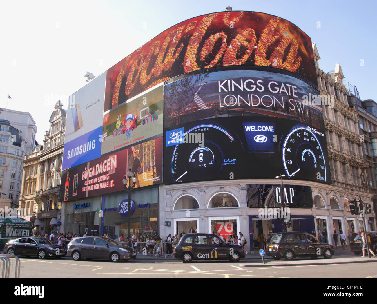 Electronic billboard at Piccadilly Circus London Stock Photo - Alamy